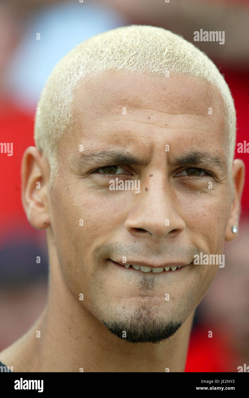 Rio ferdinand manchester united 2002 hi-res stock photography and ...