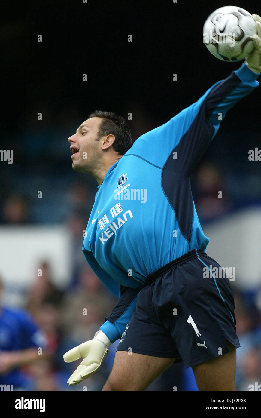 RICHARD WRIGHT EVERTON FC GOODISON PARK LIVERPOOL 10 August 2002 Stock ...