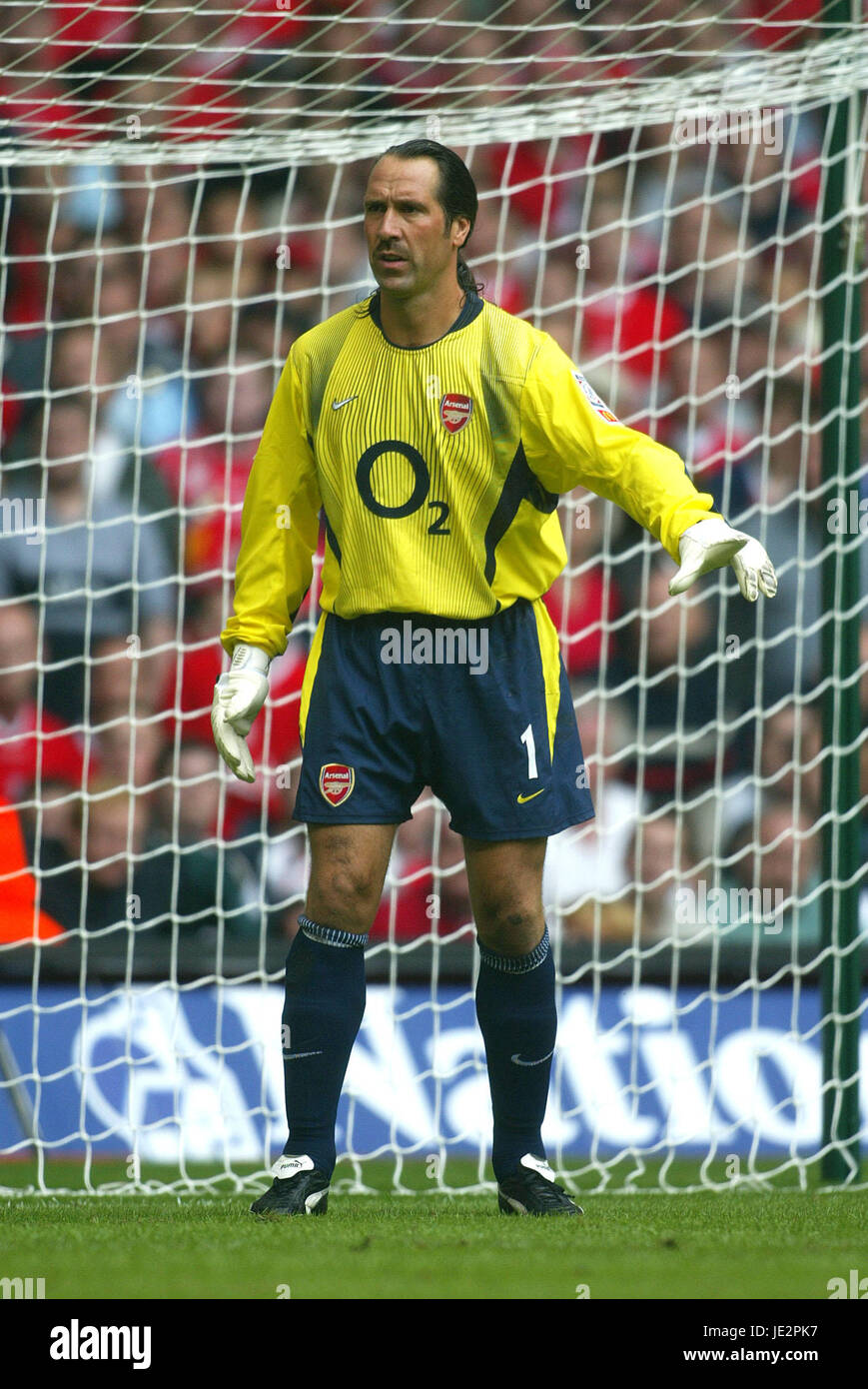 DAVID SEAMAN ARSENAL FC MILLENNIUM STADIUM CARDIFF WALES 11 August 2002 ...