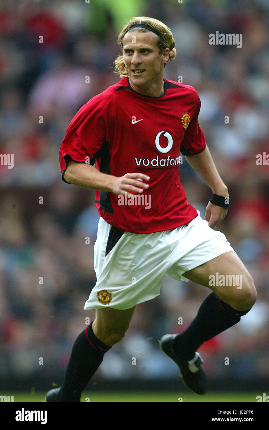 DIEGO FORLAN MANCHESTER UNITED FC OLD TRAFFORD MANCHESTER ENGLAND 10 ...