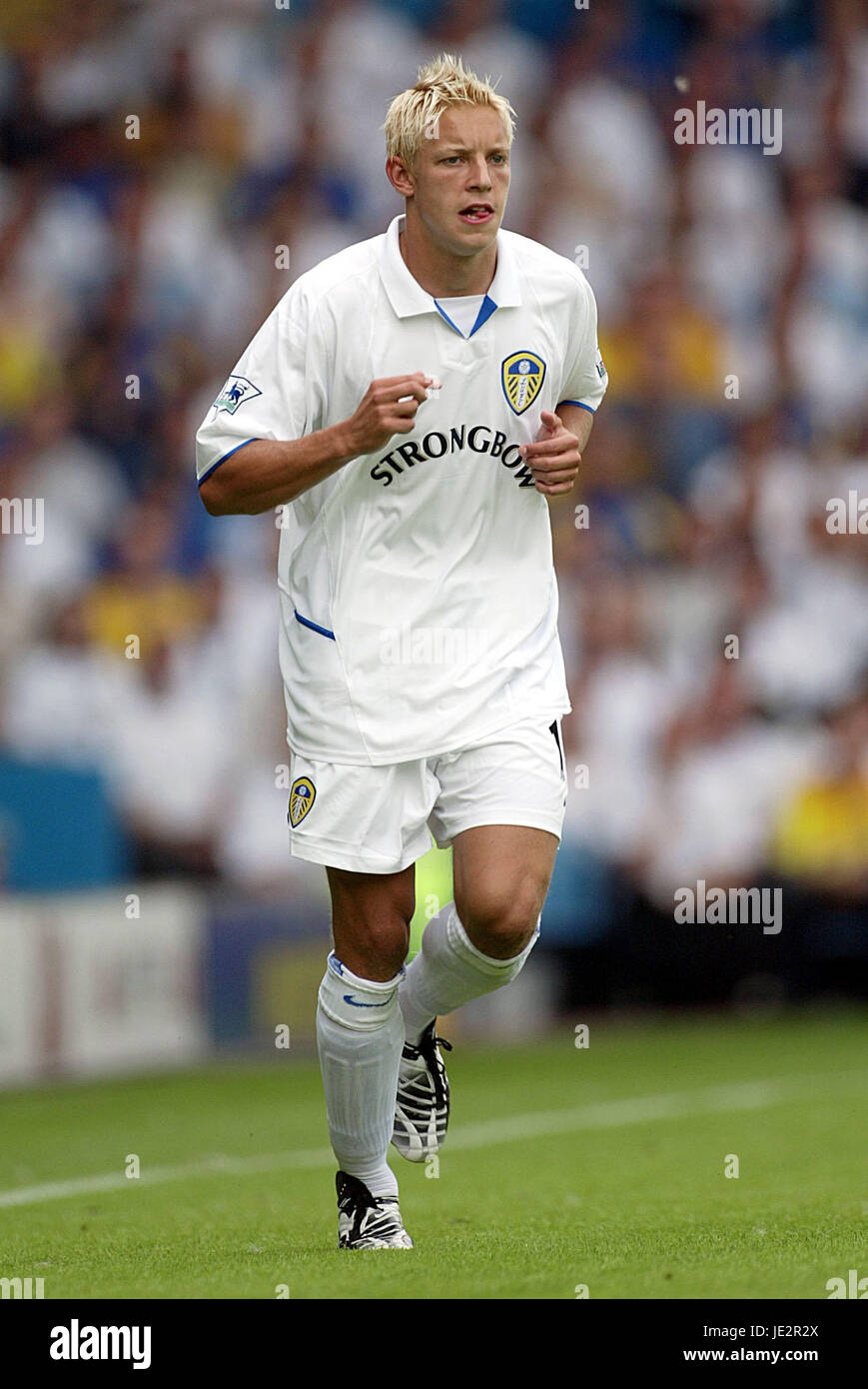 ALAN SMITH LEEDS UNITED FC ELLAND ROAD LEEDS 17 August 2002 Stock Photo ...