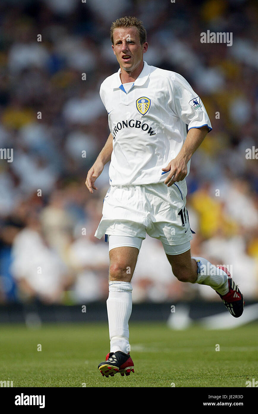 LEE BOWYER LEEDS UNITED FC ELLAND ROAD LEEDS 17 August 2002 Stock Photo ... LEE BOWYER LEEDS UNITED FC ELLAND ROAD LEEDS 17 August 2002 Stock Photo ...