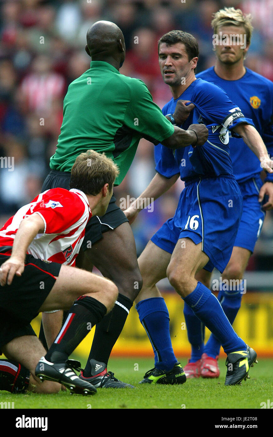 URIAH RENNIE & ROY KEANE SUNDERLAND V MANCHESTER UTD STADIUM OF LIGHT ...