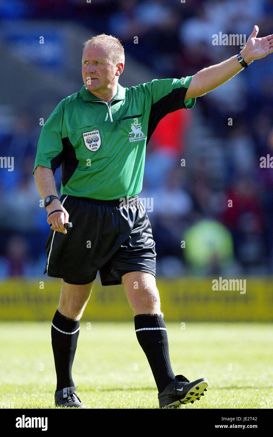STEVE DUNN PREMIERSHIP REFEREE REEBOK STADIUM BOLTON 01 September 2002 ...