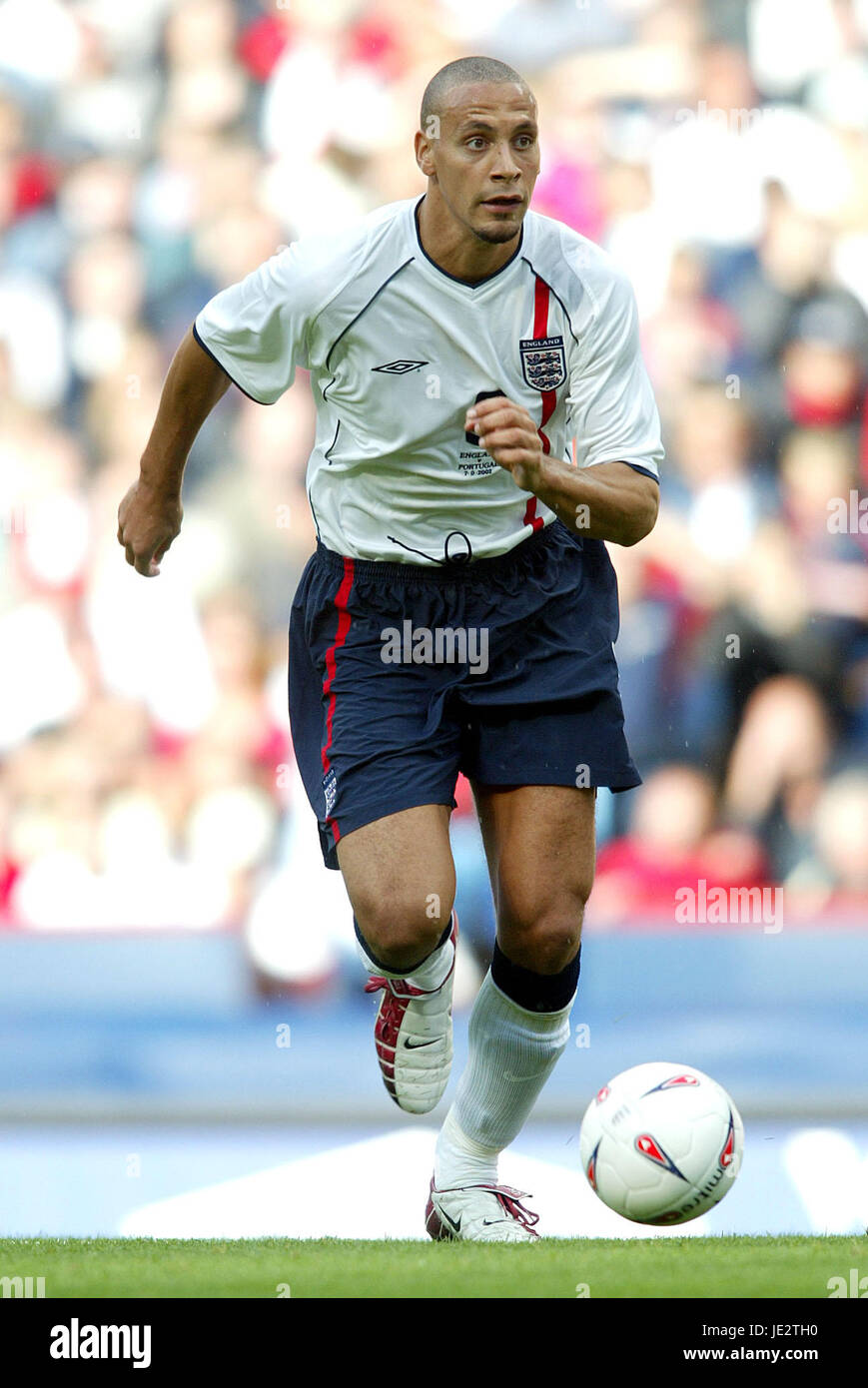 Rio ferdinand manchester united 2002 hi-res stock photography and ...