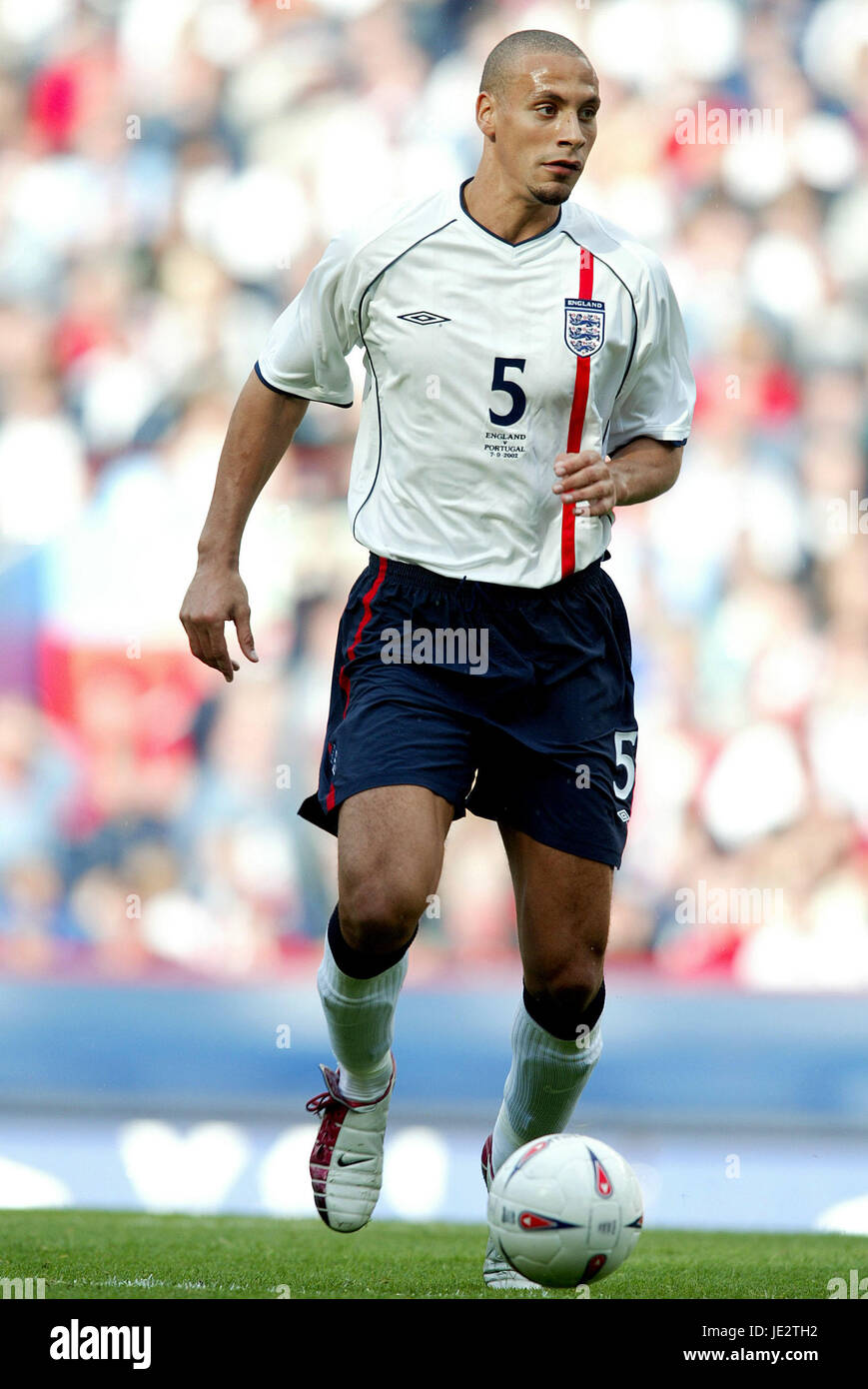Rio ferdinand manchester united 2002 hi-res stock photography and ...