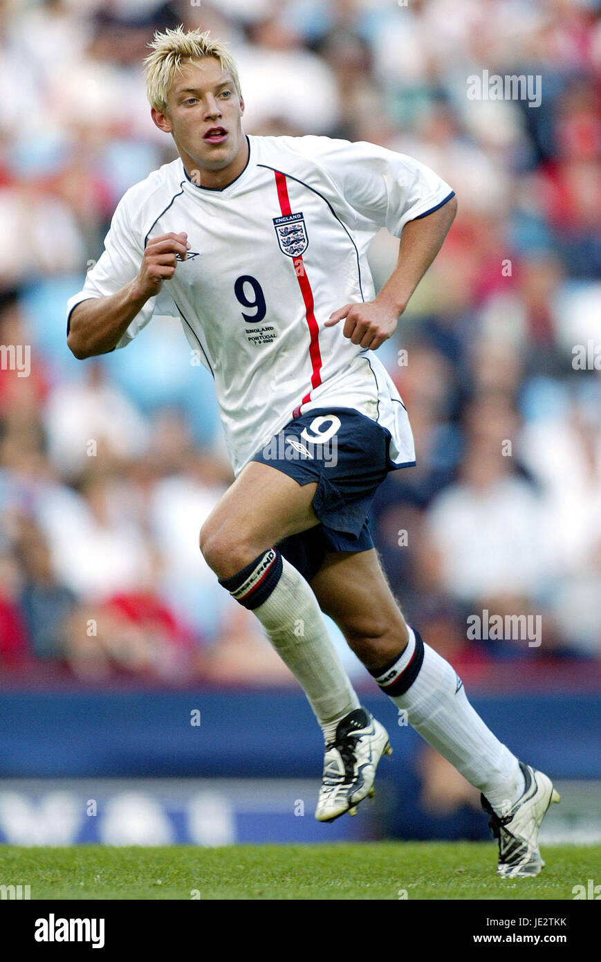 ALAN SMITH ENGLAND & LEEDS UNITED FC VILLA PARK BIRMINGHAM ENGLAND 07 ...