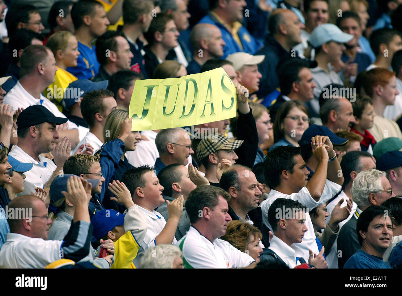 Football utd fans sign hi-res stock photography and images - Alamy