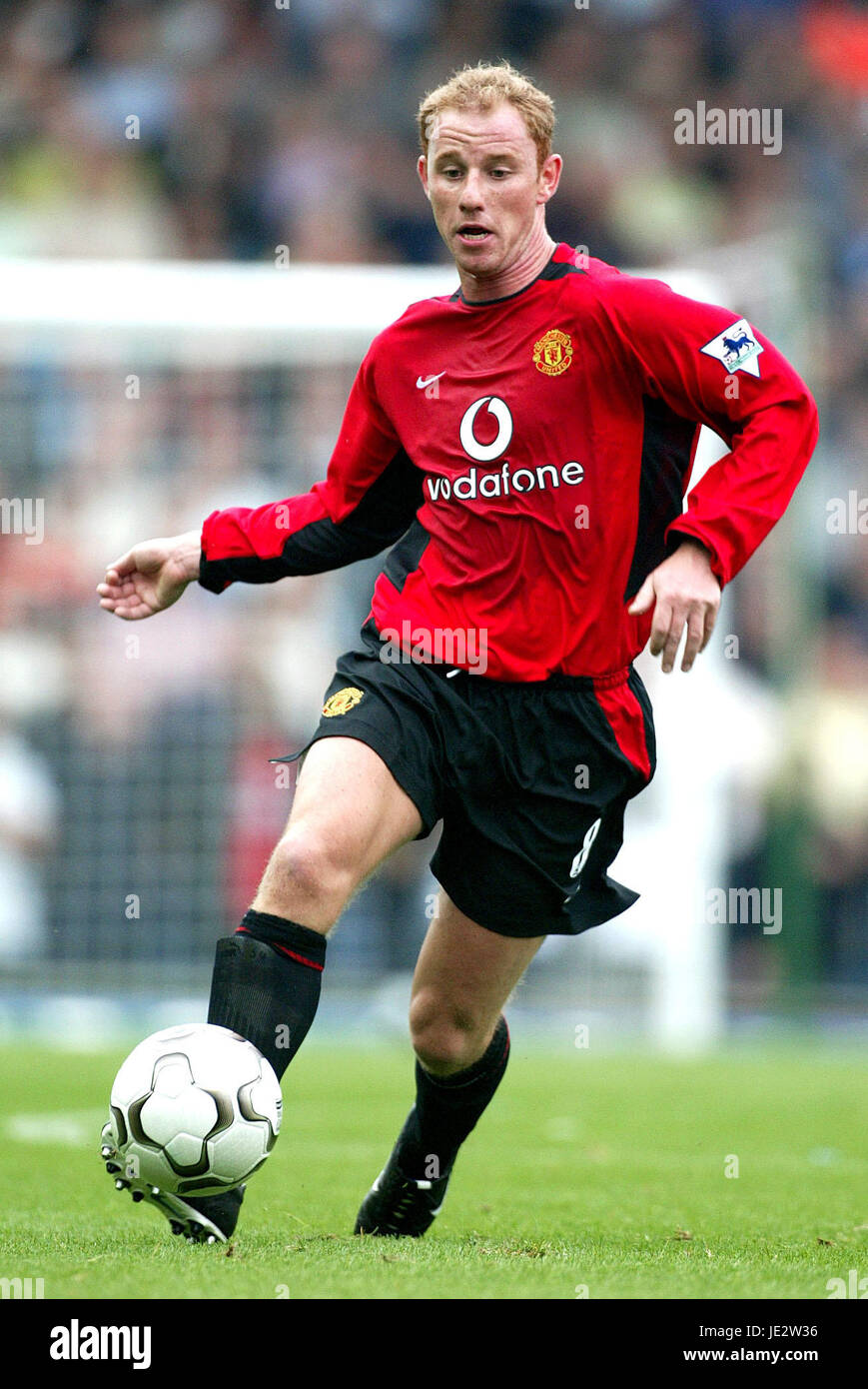 NICKY BUTT MANCHESTER UNITED FC ELLAND ROAD LEEDS 14 September 2002 ...