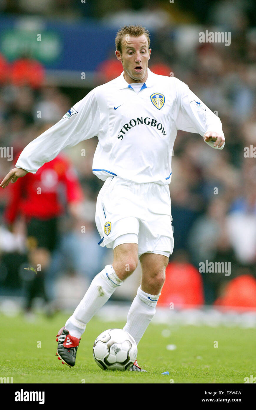 LEE BOWYER LEEDS UNITED FC 14 September 2002 Stock Photo - Alamy