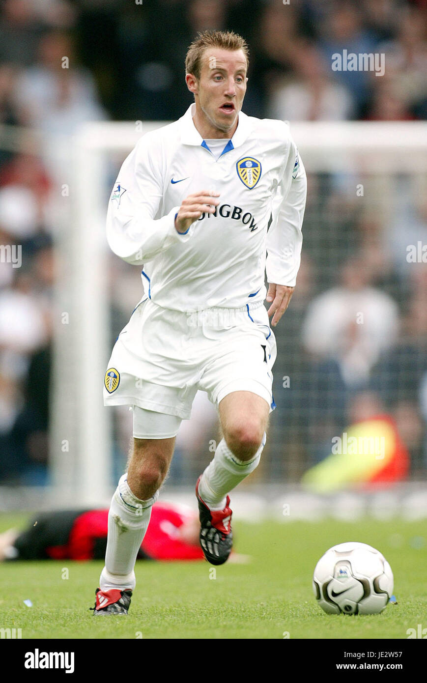 LEE BOWYER LEEDS UNITED FC 14 September 2002 Stock Photo - Alamy