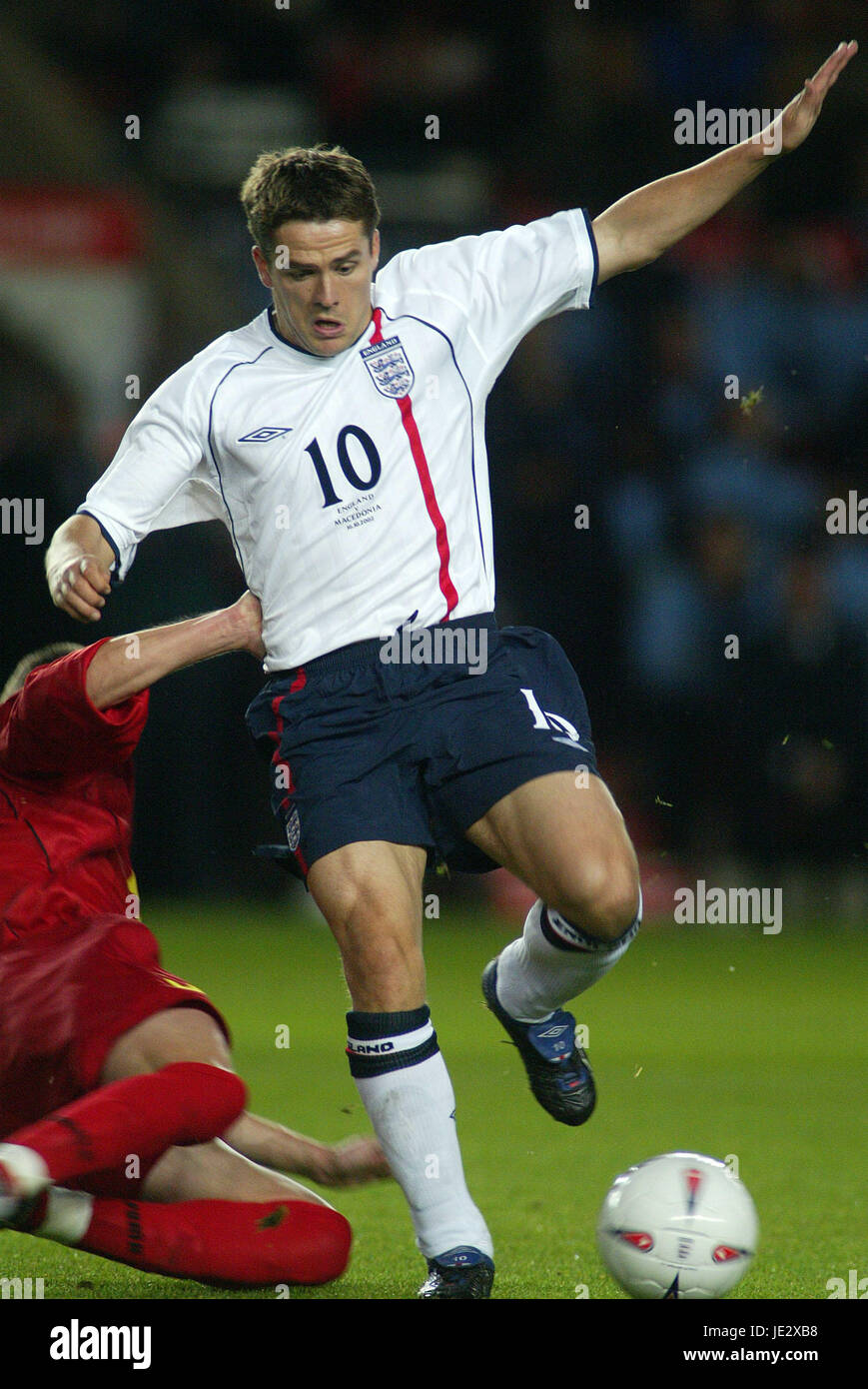 MICHAEL OWEN ENGLAND & LIVERPOOL FC 16 October 2002 Stock Photo - Alamy