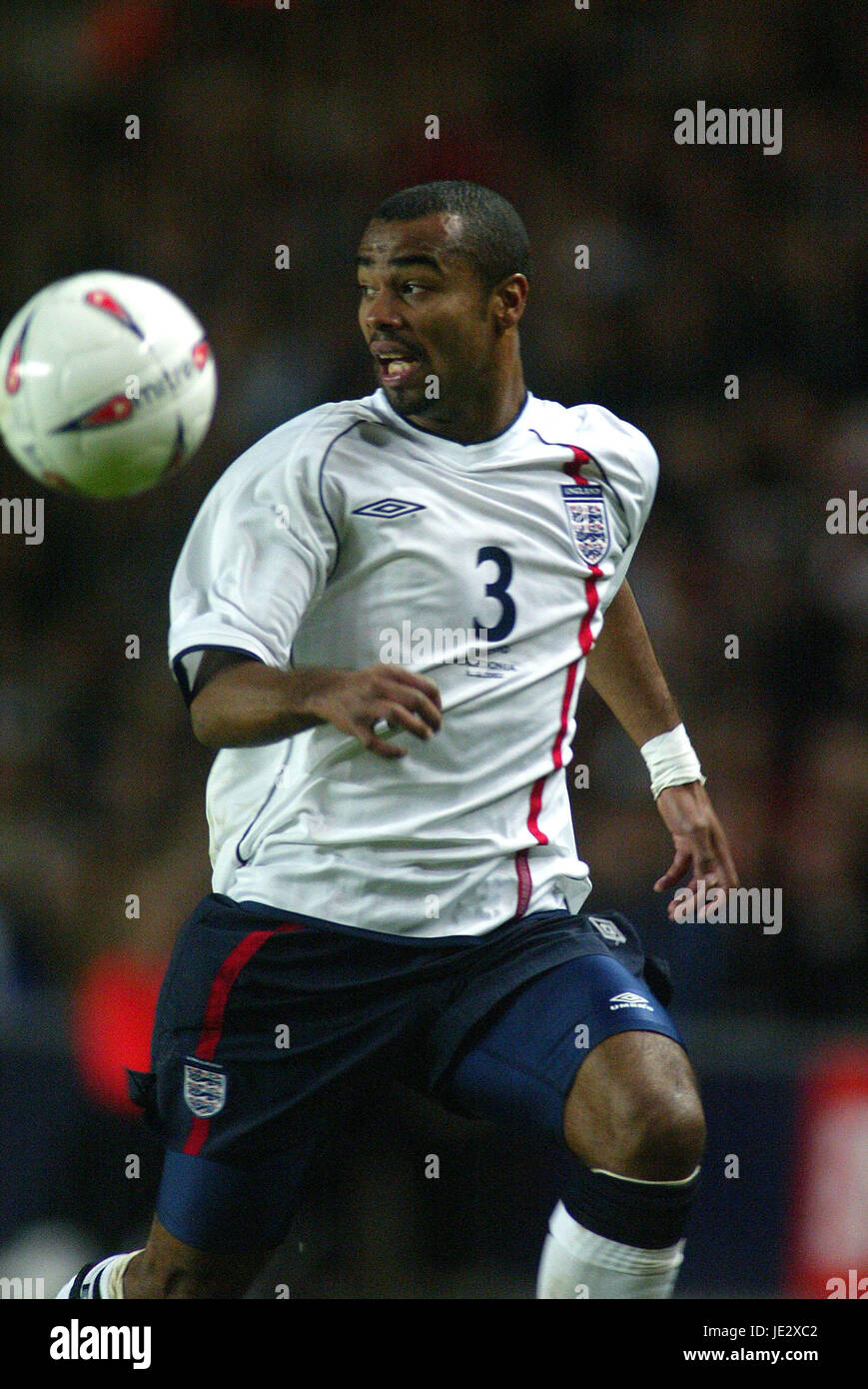 ASHLEY COLE ENGLAND & ARSENAL FC 16 October 2002 Stock Photo - Alamy