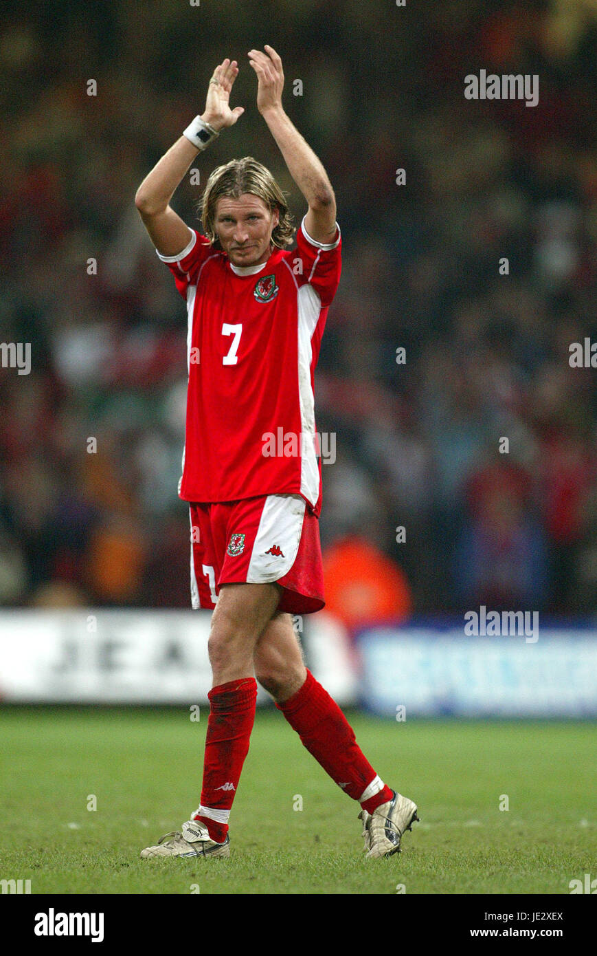 Robbie savage wales hi-res stock photography and images - Alamy