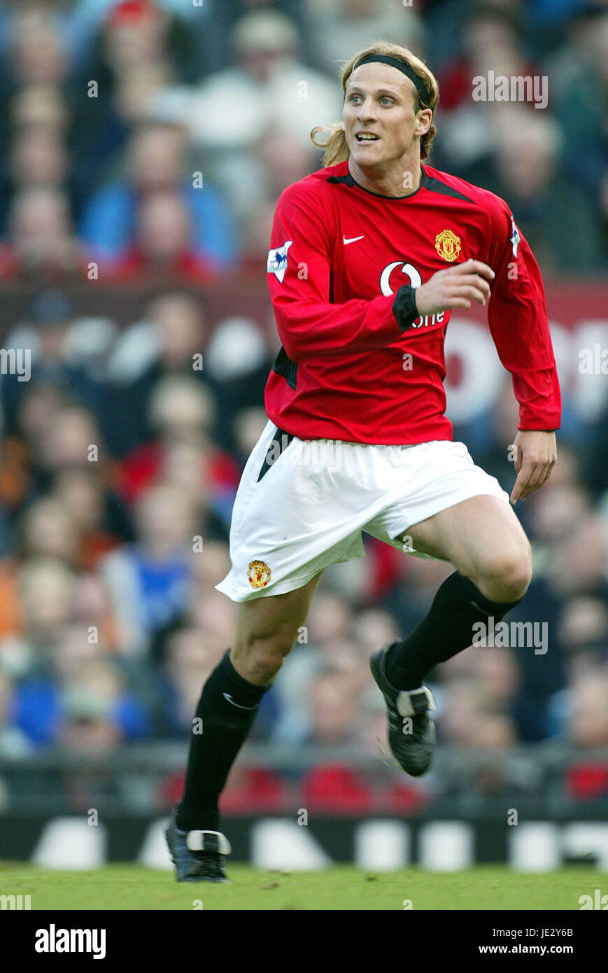 DIEGO FORLAN MANCHESTER UNITED FC OLD TRAFFORD MANCESTER 26 October ...