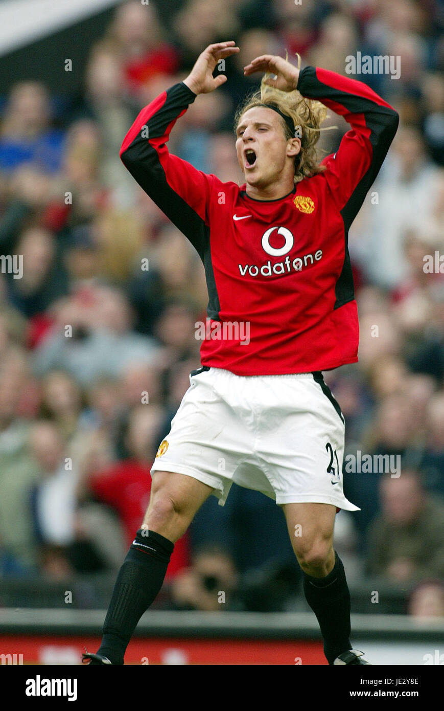 DIEGO FORLAN MANCHESTER UNITED FC OLD TRAFFORD MANCESTER 26 October ...