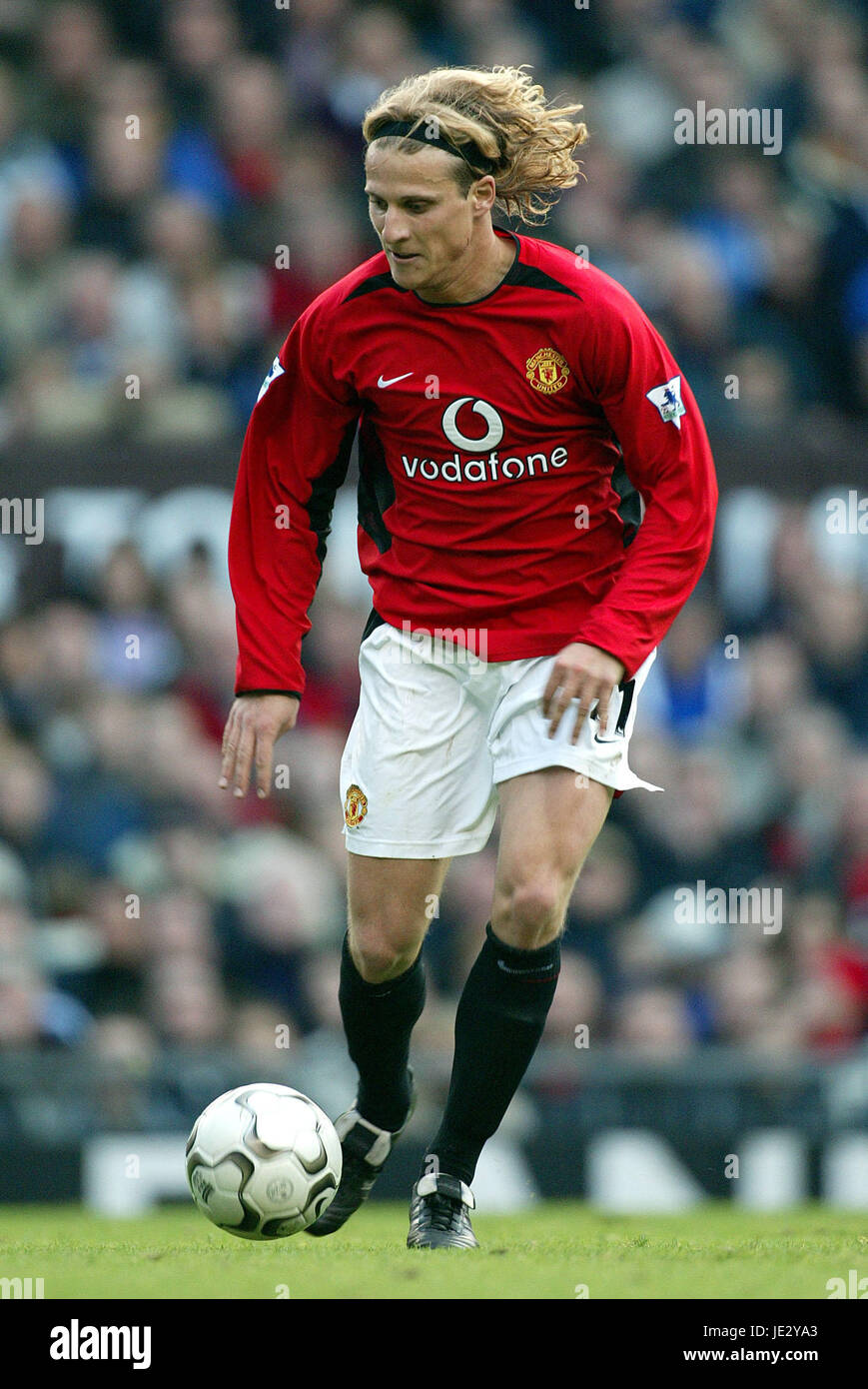 DIEGO FORLAN MANCHESTER UNITED FC OLD TRAFFORD MANCESTER 26 October ...