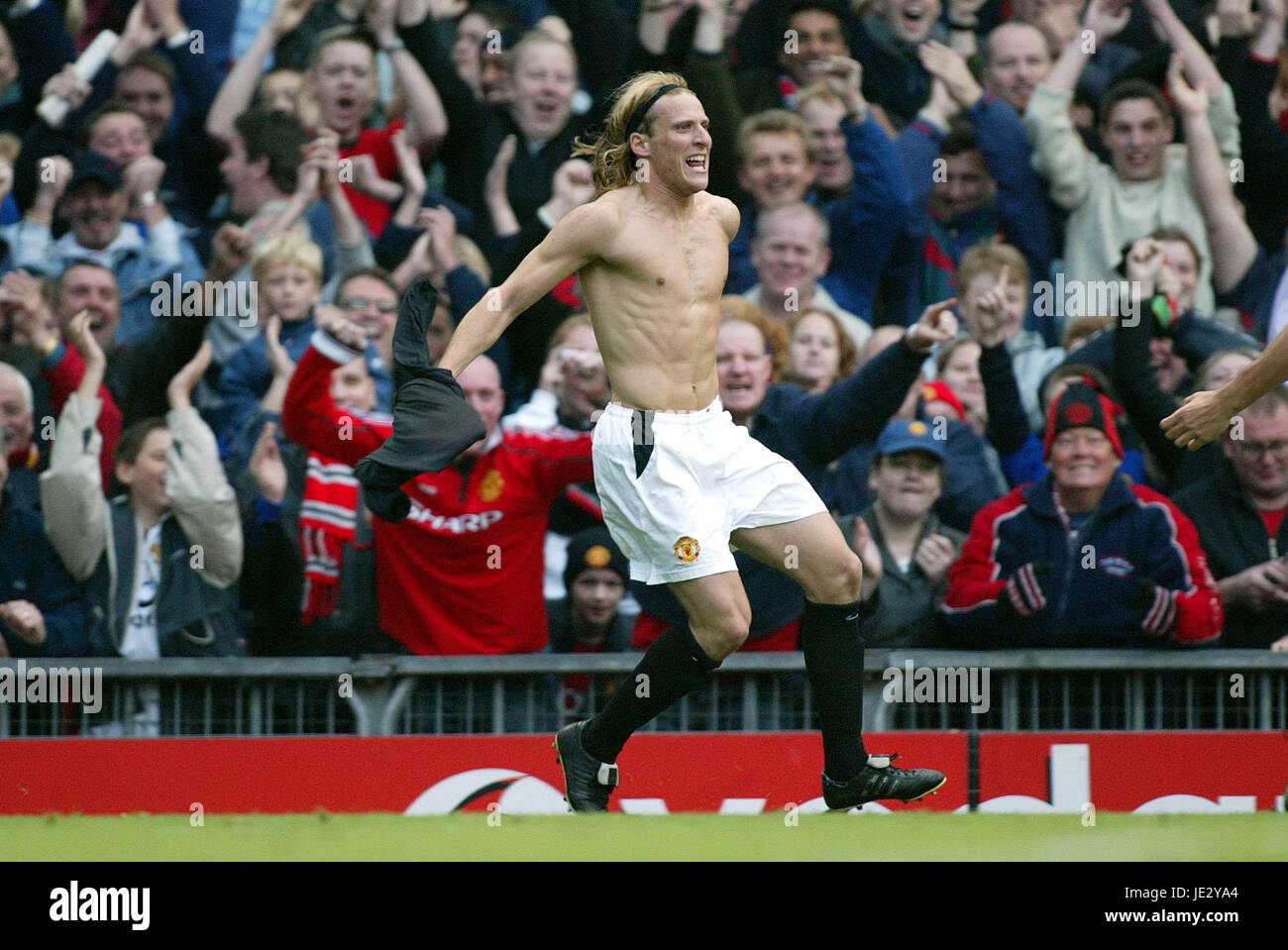DIEGO FORLAN MANCHESTER UNITED FC OLD TRAFFORD MANCESTER 26 October ...
