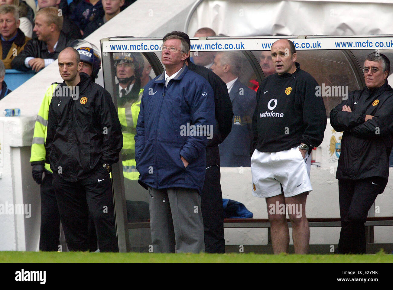 Maine road bench hi-res stock photography and images - Alamy