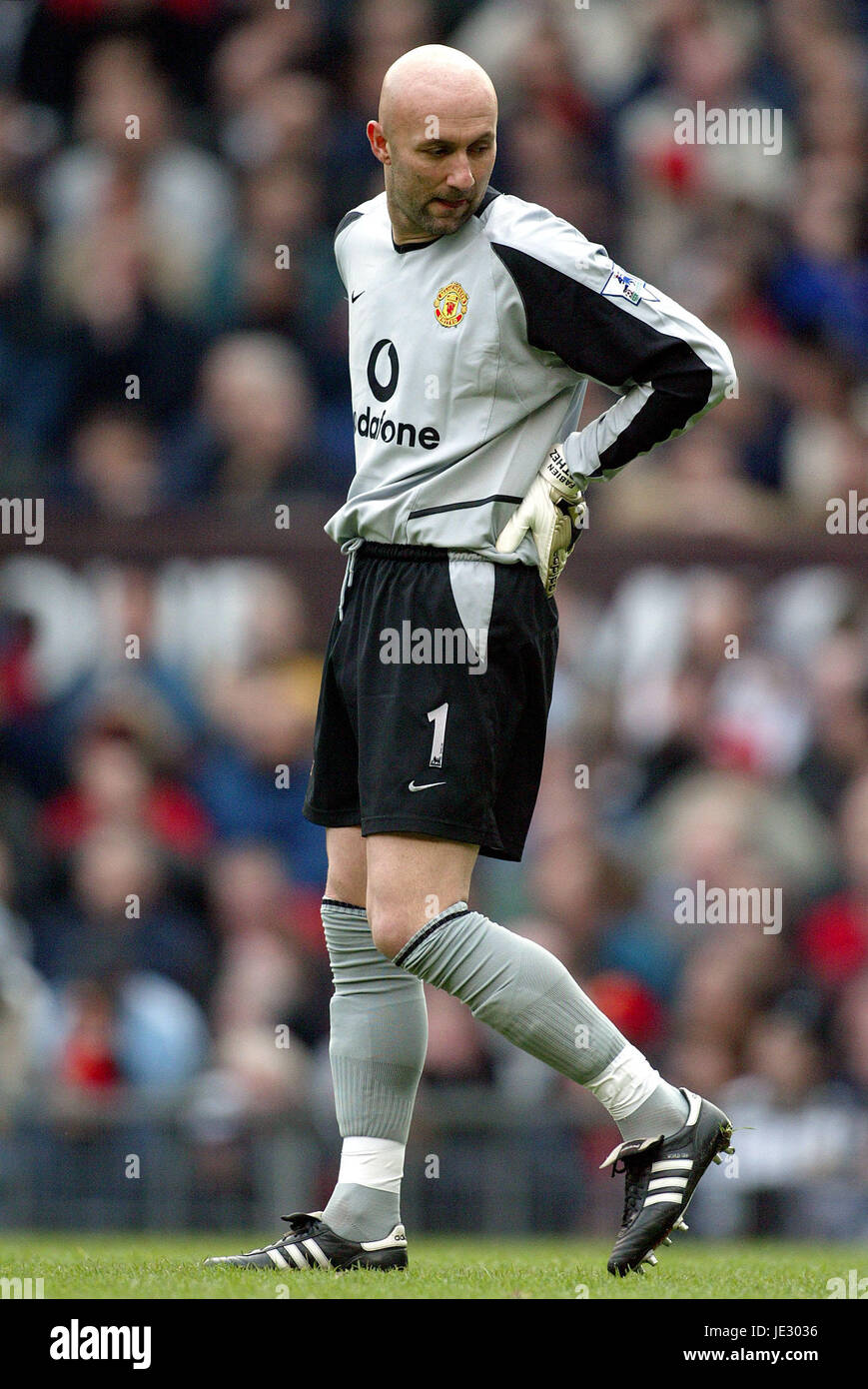FABIEN BARTHEZ MANCHESTER UNITED FC OLD TRAFFORD MANCHESTER ENGLAND 23 ...