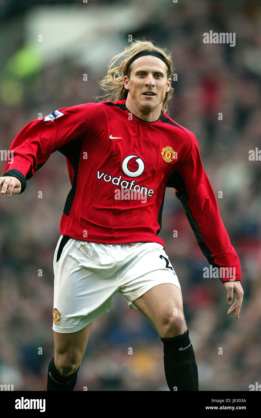 DIEGO FORLAN MANCHESTER UNITED FC OLD TRAFFORD MANCHESTER ENGLAND 23 November 2002 Stock Photo ...