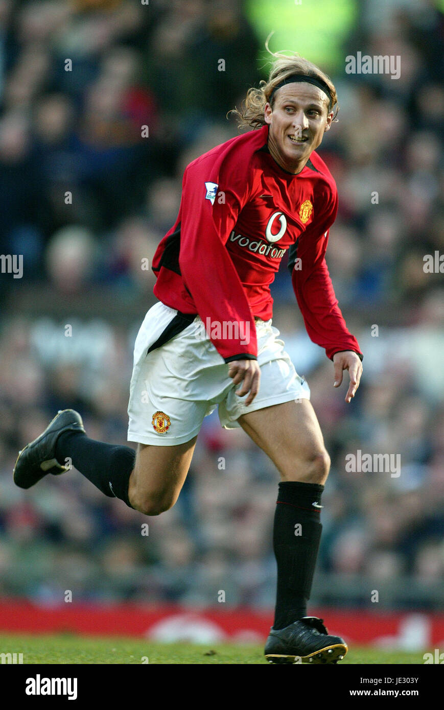 DIEGO FORLAN MANCHESTER UNITED FC OLD TRAFFORD MANCHESTER ENGLAND 23 ...