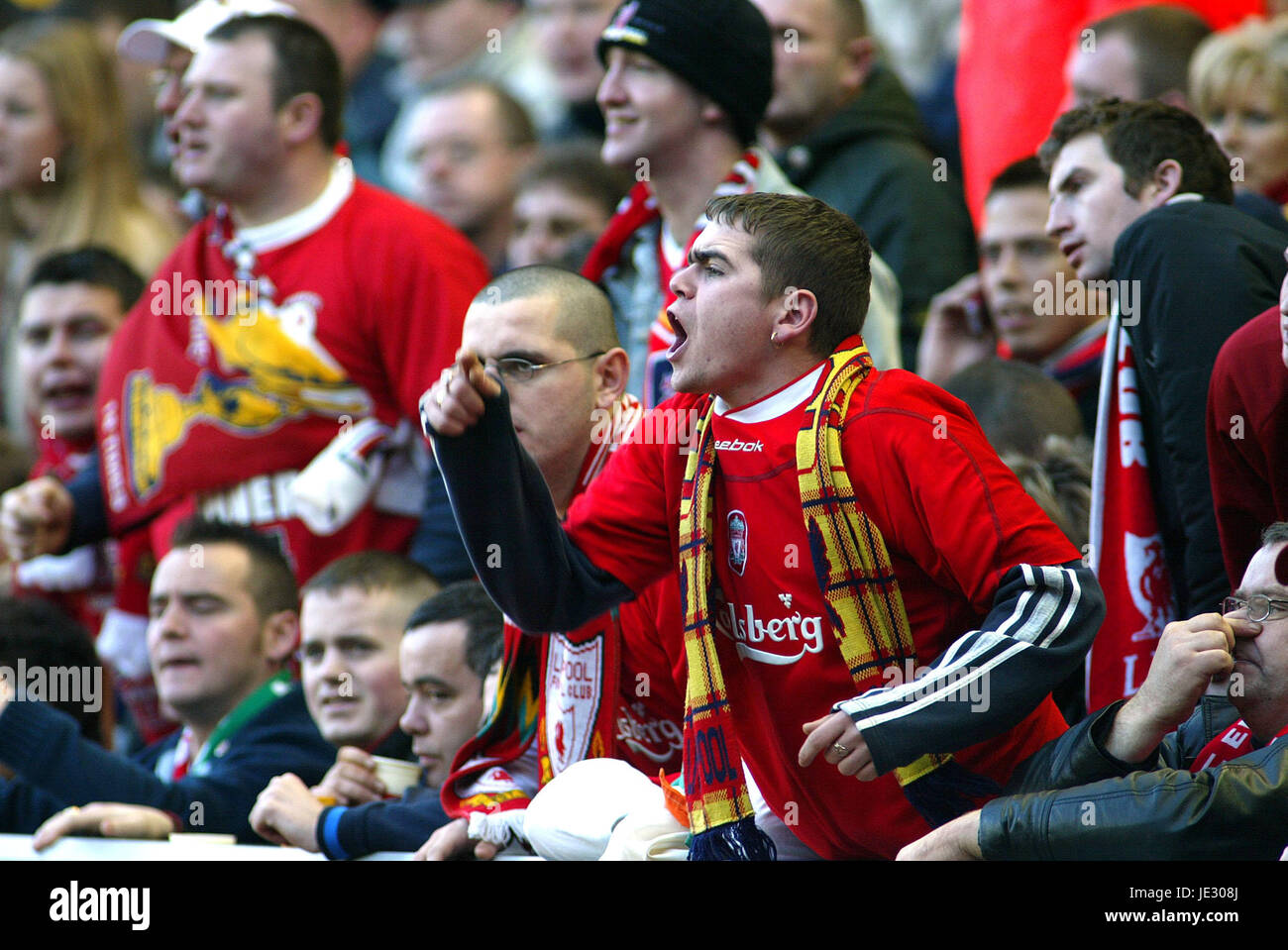 Liverpool football fans hi-res stock photography and images - Alamy