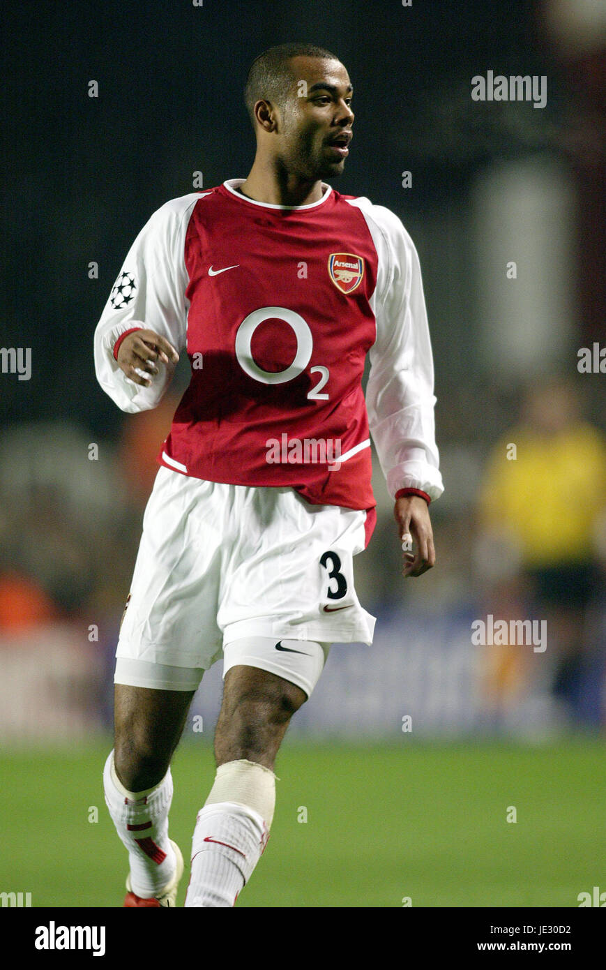 ASHLEY COLE ARSENAL FC HIGHBURY LONDON ENGLAND 10 December 2002 Stock ...