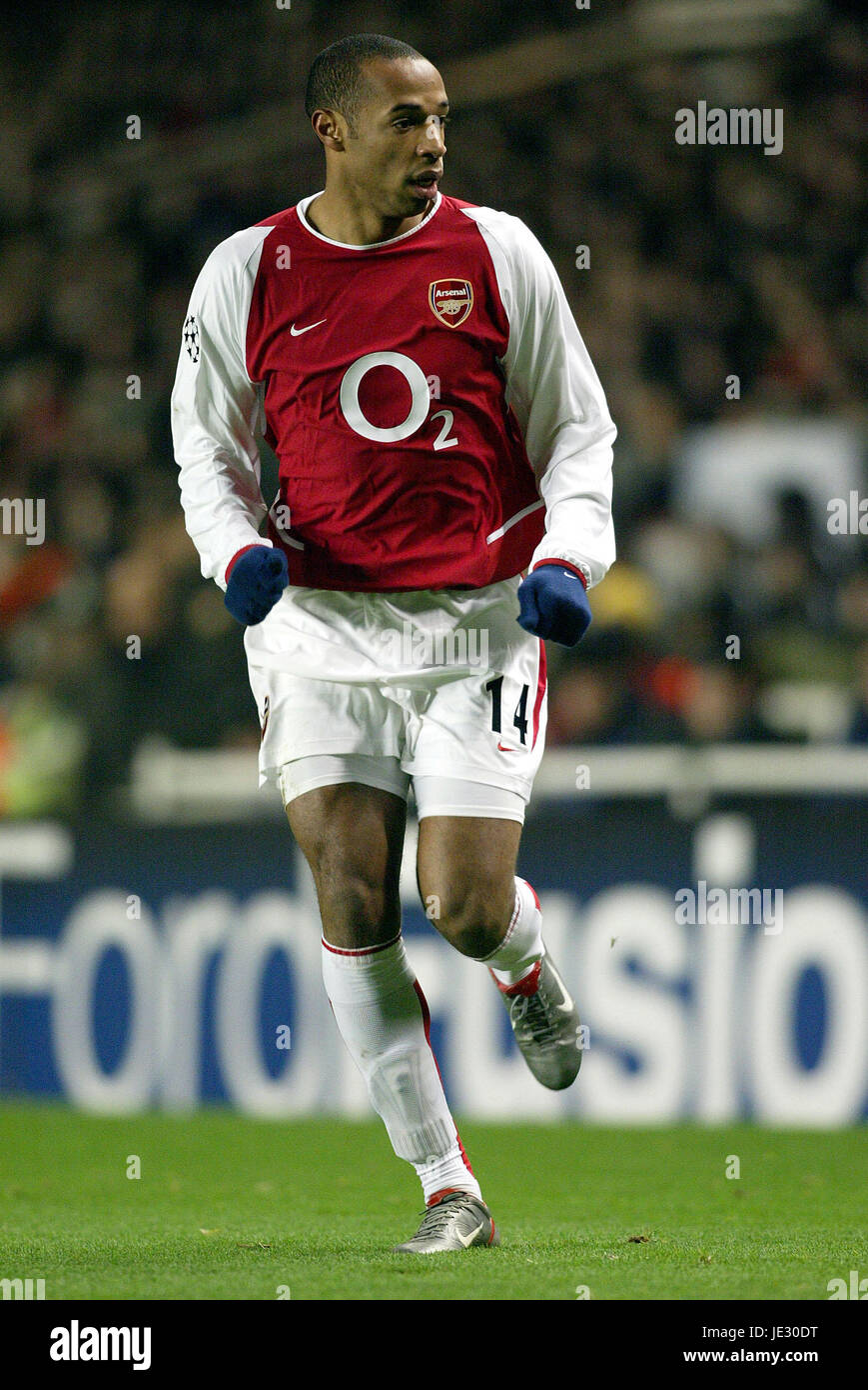 Thierry henry arsenal fc hi-res stock photography and images - Alamy