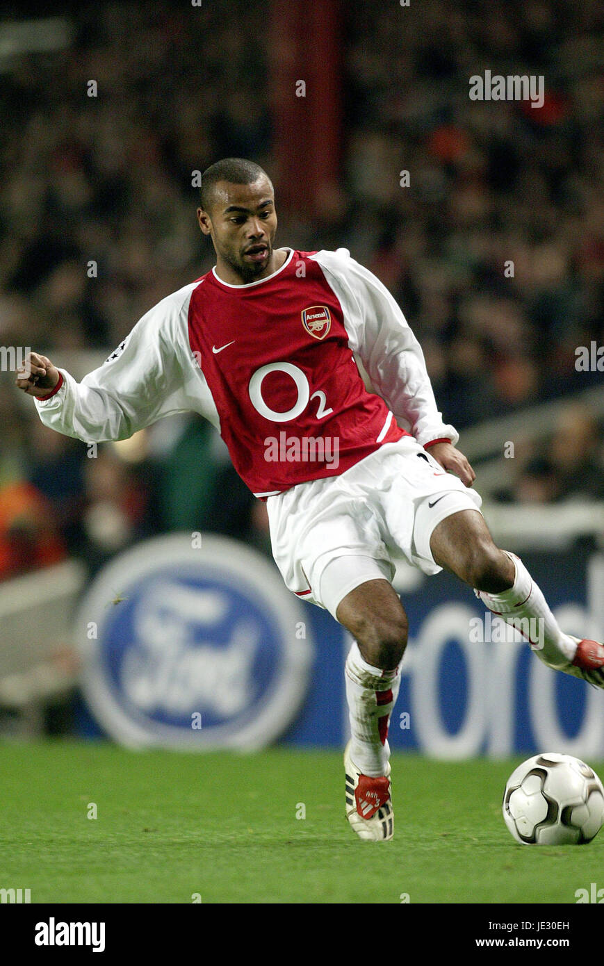 ASHLEY COLE ARSENAL FC HIGHBURY LONDON ENGLAND 10 December 2002 Stock ...