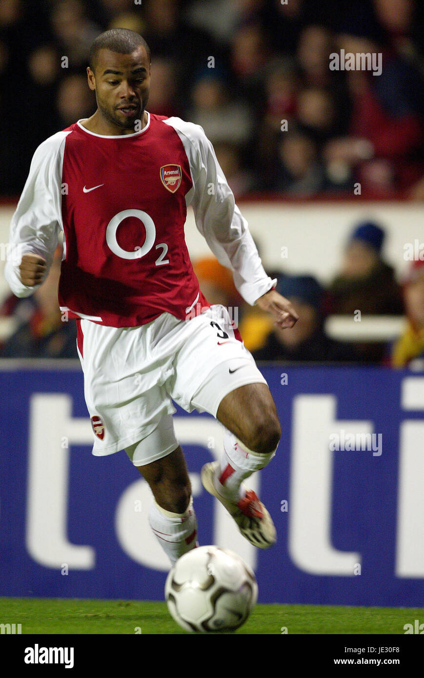 ASHLEY COLE ARSENAL FC HIGHBURY LONDON ENGLAND 10 December 2002 Stock ...
