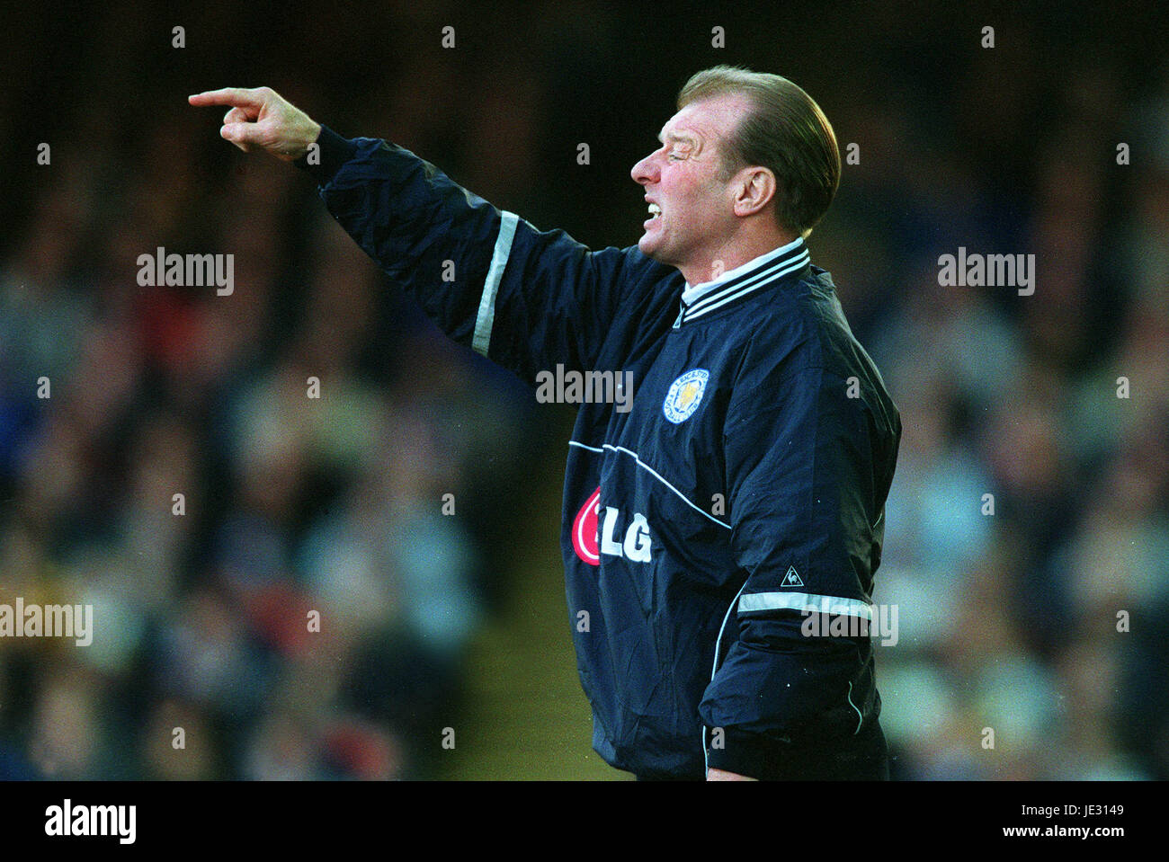 Football manager dave bassett hi-res stock photography and images - Alamy