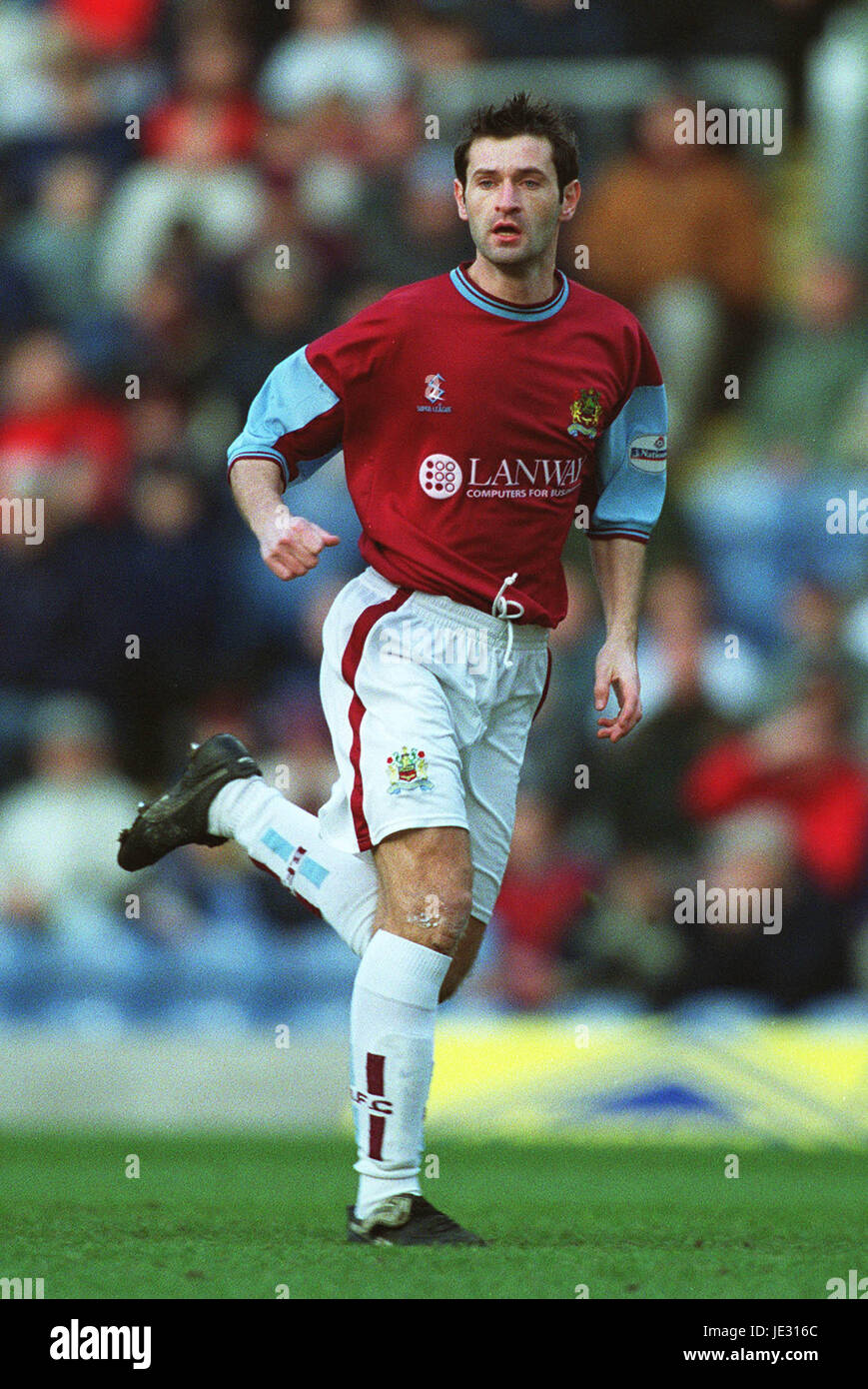 ALAN MOORE BURNLEY FC TURF MOOR BURNLEY ENGLAND 19 January 2002 Stock ...
