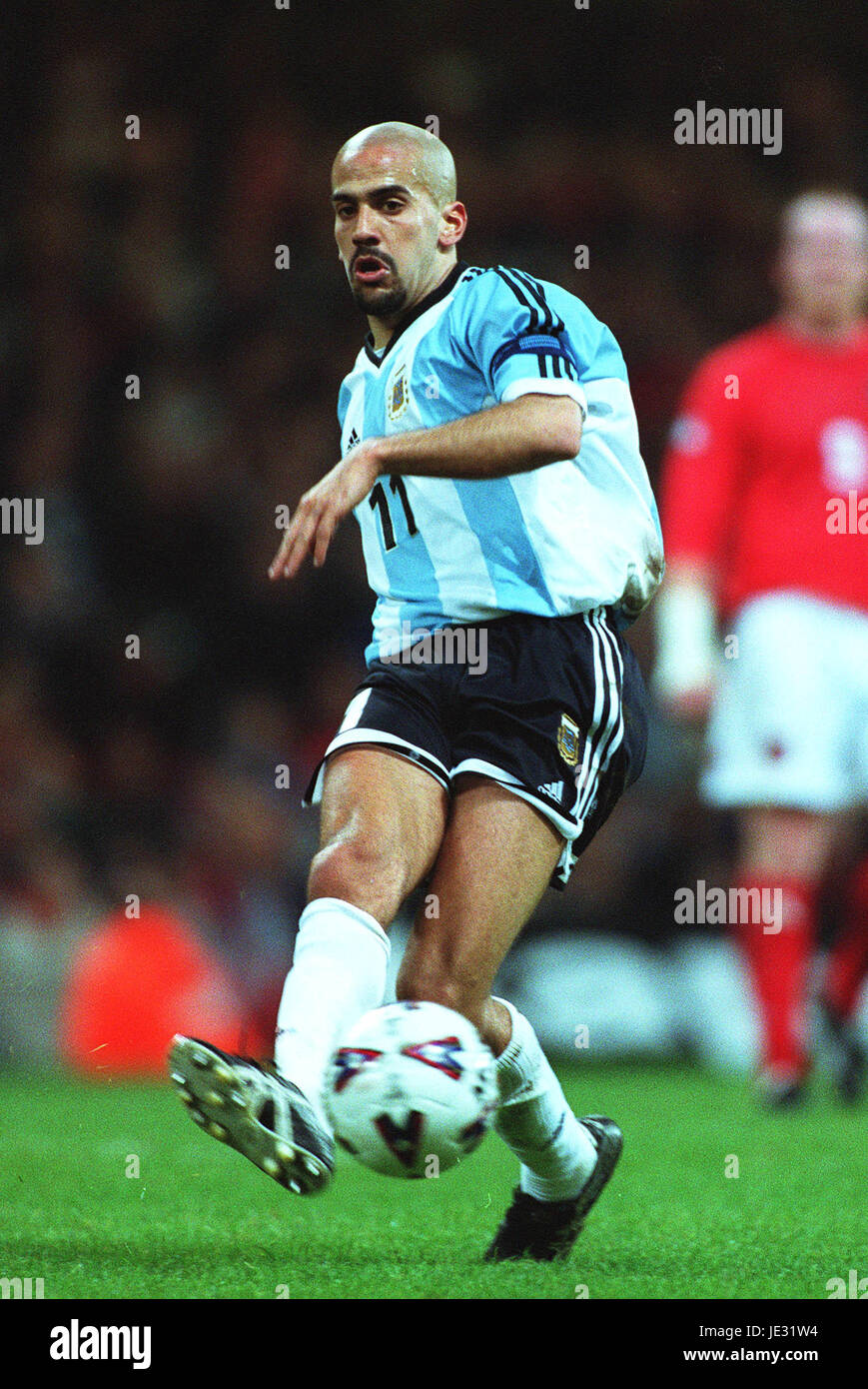 JUAN VERON ARGENTINA & MANCHESTER UNITED MILLENNIUM STADIUM CARDIFF ...