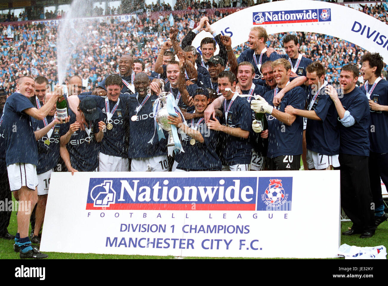 Manchester city champions hi-res stock photography and images - Alamy