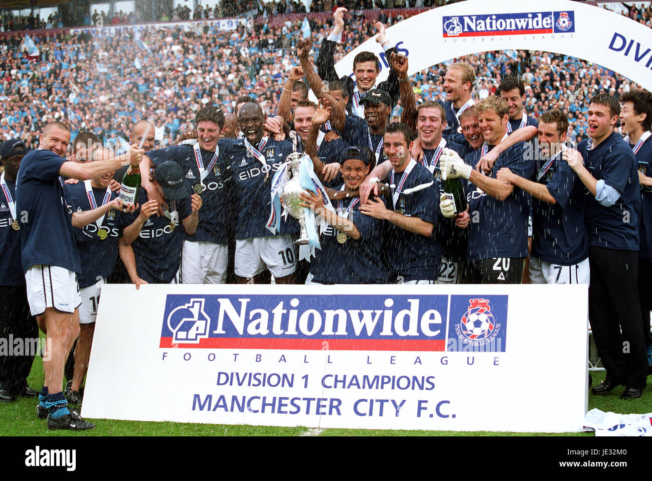 Manchester city champions hi-res stock photography and images - Alamy