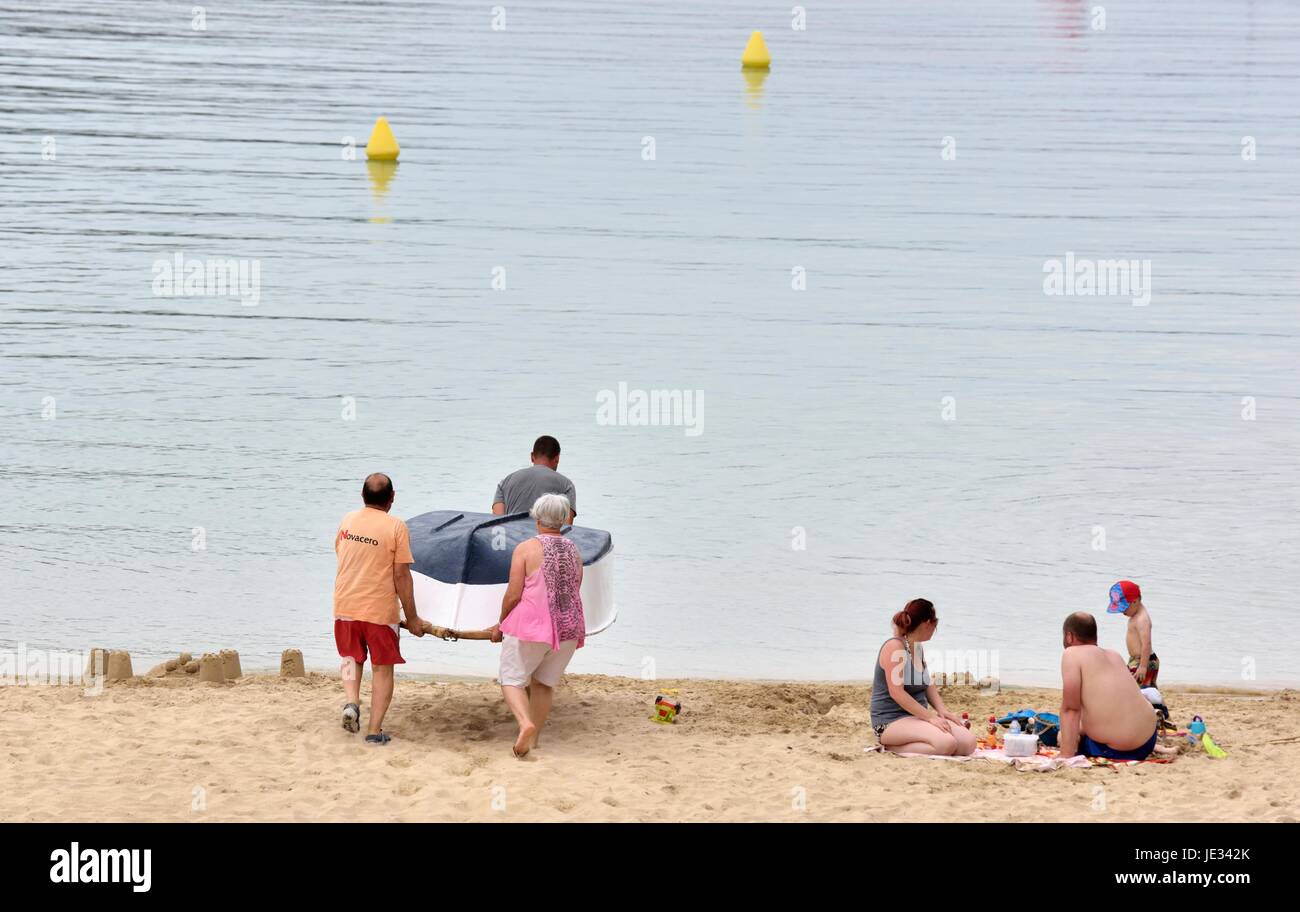 Three people rowing boat hi-res stock photography and images - Alamy