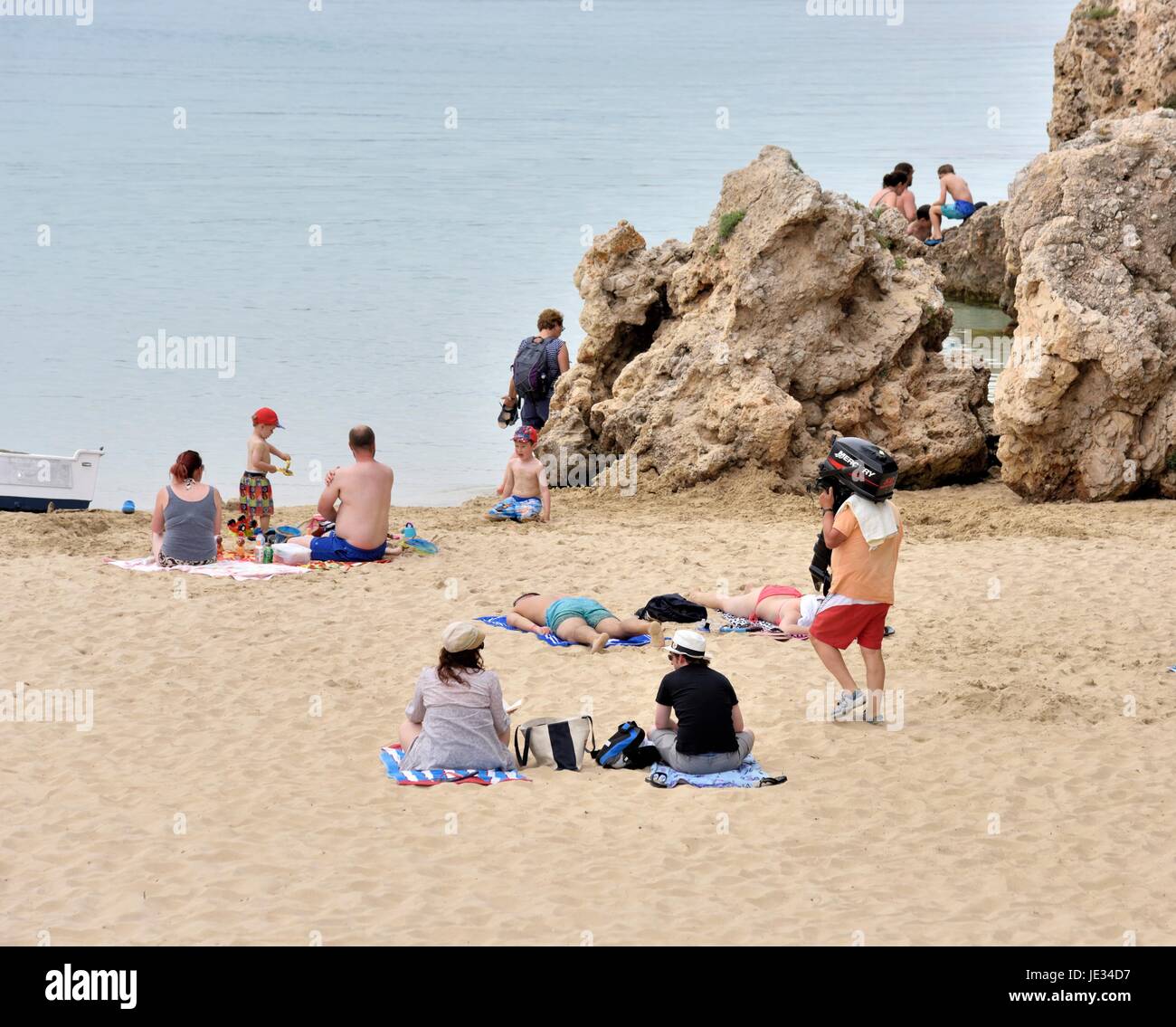 Outboard boat hi-res stock photography and images - Alamy