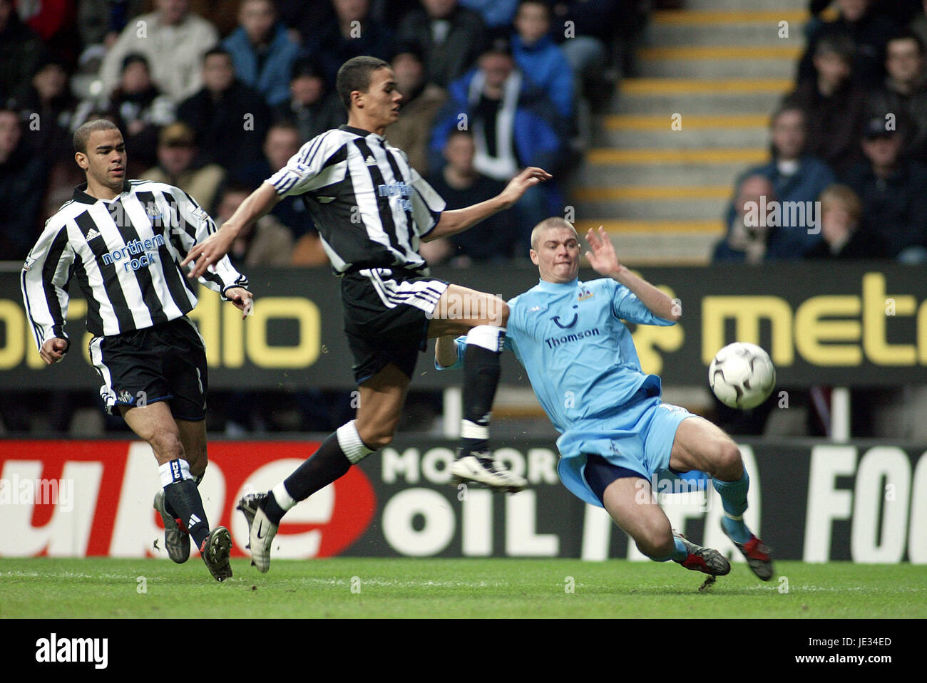 JERMAINE JENAS PAUL KONCHESKY NEWCASTLE UTD V TOTTENHAM ST JAMES PARK ...