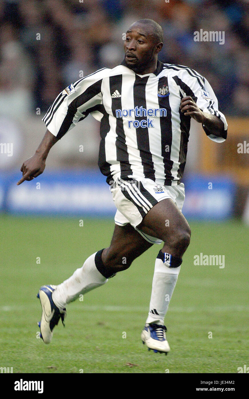 LOMANA LUALUA NEWCASTLE UNITED FC MOLINEUX STADIUM WOLVERHAMPTON ...
