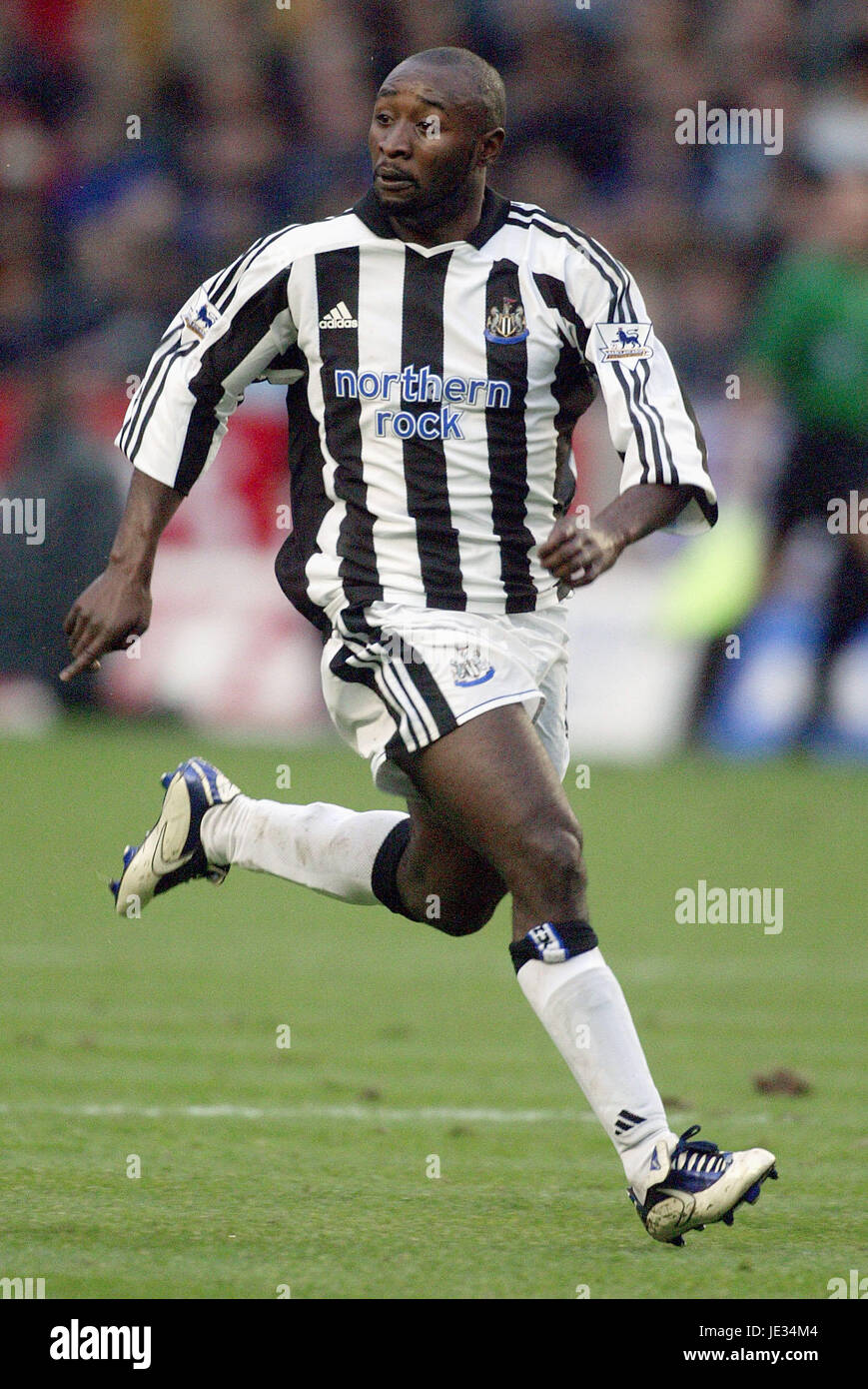 LOMANA LUALUA NEWCASTLE UNITED FC MOLINEUX STADIUM WOLVERHAMPTON ...