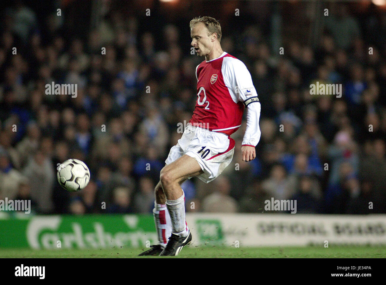 Dennis bergkamp arsenal goal hi-res stock photography and images - Alamy