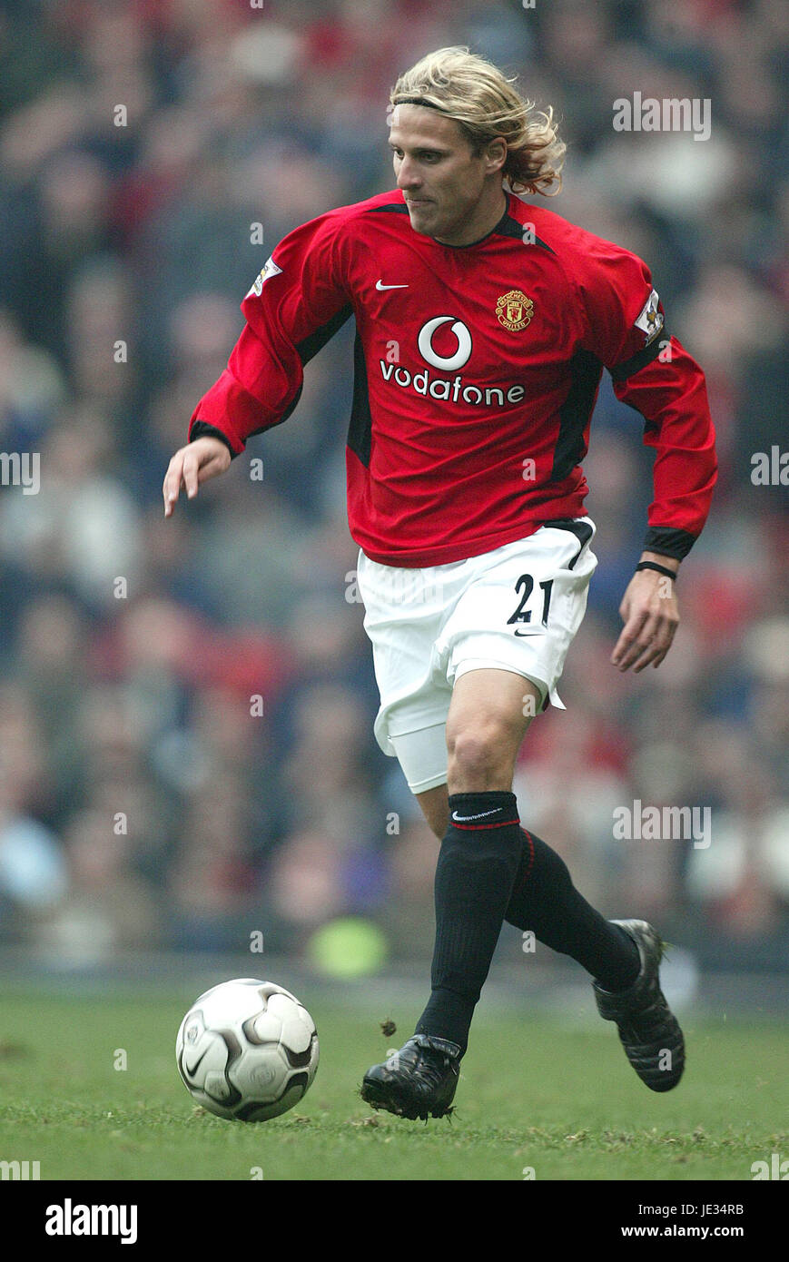 DIEGO FORLAN MANCHESTER UNITED FC MANCHESTER ENGLAND OLD TRAFFORD 22 ...