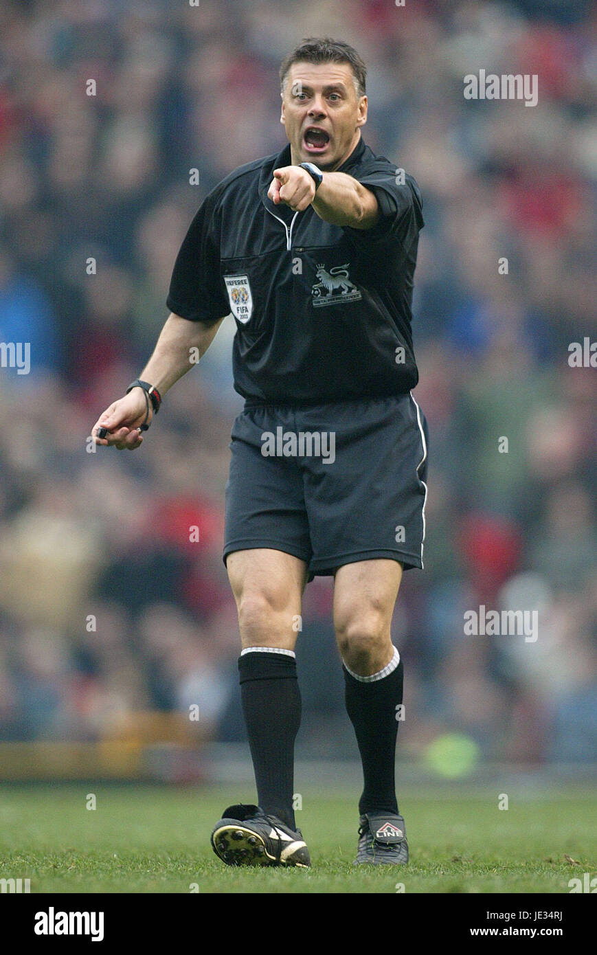MARK HALSEY REFEREE MANCHESTER ENGLAND OLD TRAFFORD 22 November 2003 ...
