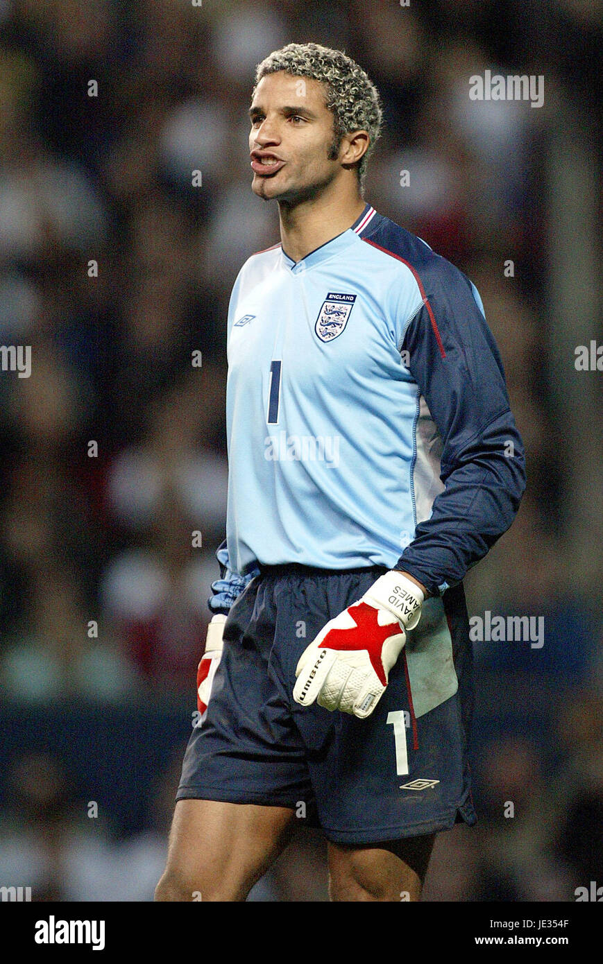 DAVID JAMES ENGLAND & WEST HAM UNITED FC OLD TRAFFORD MANCHESTER ...