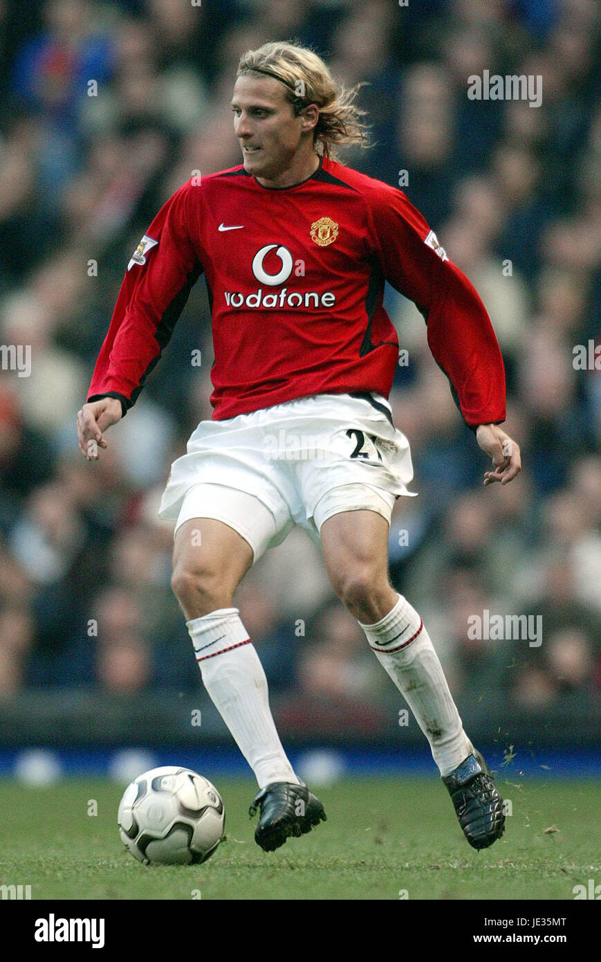 DIEGO FORLAN MANCHESTER UNITED FC OLD TRAFFORD MANCESTER ENGLAND 01 ...