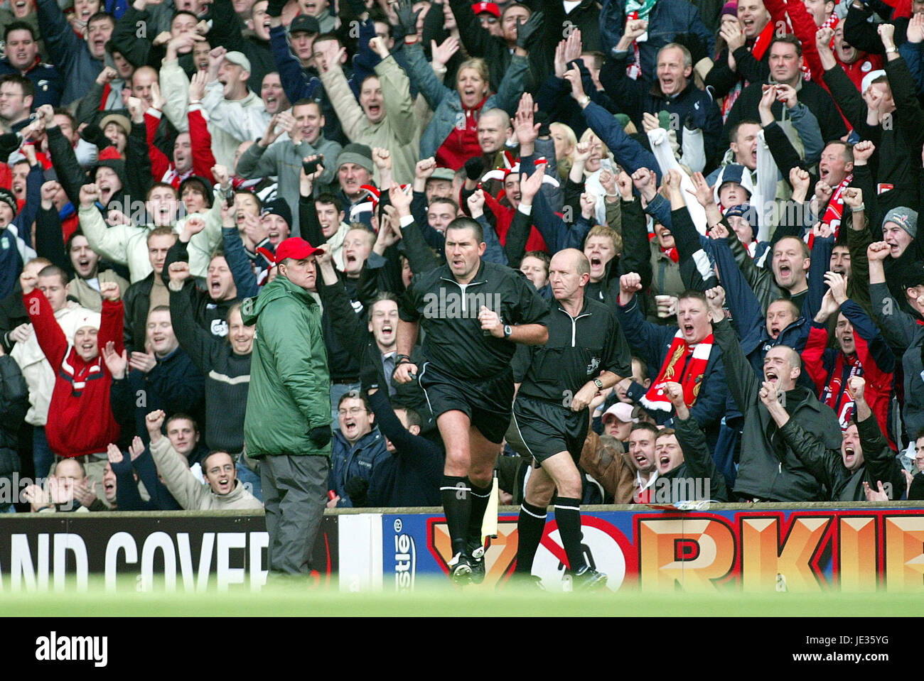 JEFF WINTER LETS GOAL STAND LIVERPOOL V LEEDS UNITED FC ANFIELD ...