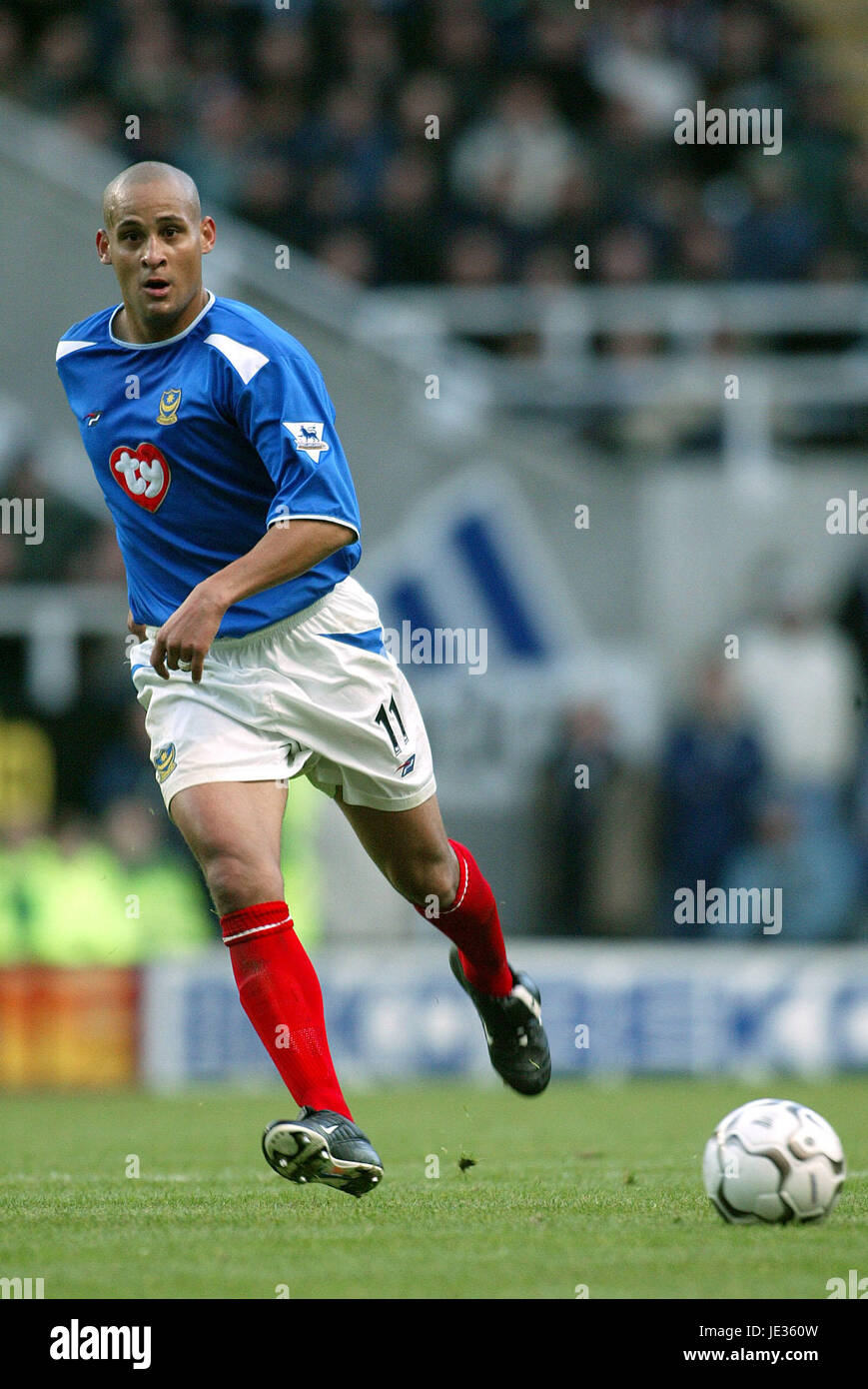 NIGEL QUASHIE PORTSMOUTH FC ST JAMES PARK NEWCASTLE ENGLAND 25 October ...