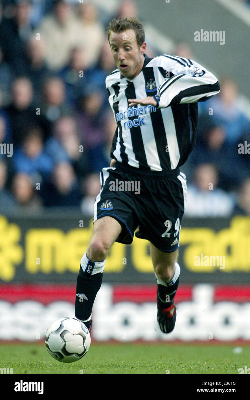 LEE BOWYER NEWCASTLE UNITED FC ST JAMES PARK NEWCASTLE ENGLAND 25 ...