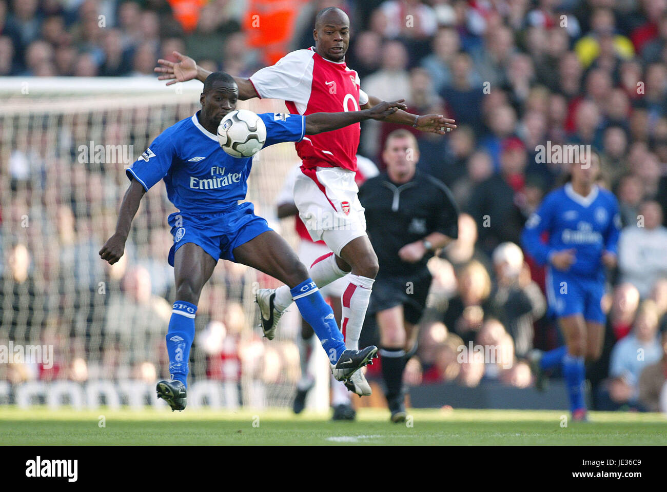 Chelsea v arsenal claude makelele hi-res stock photography and images ...